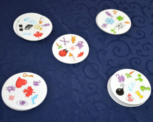 Dobble | Anleitung | Kartenspiel ab 6 Jahren - Spielefee.de